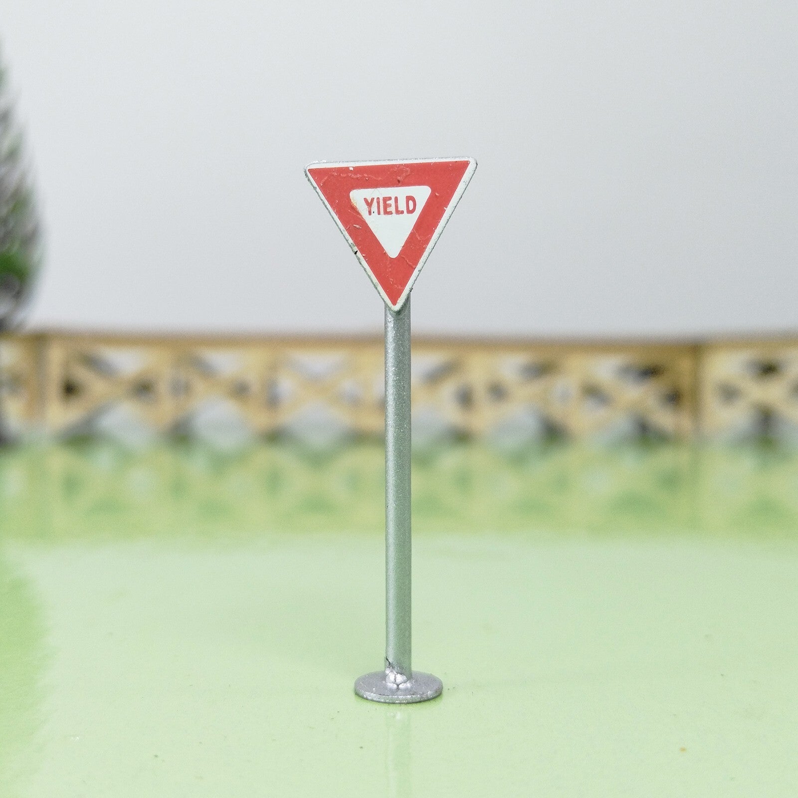 2 x HO scale railroad warning sign yield sign trackside traffic sign