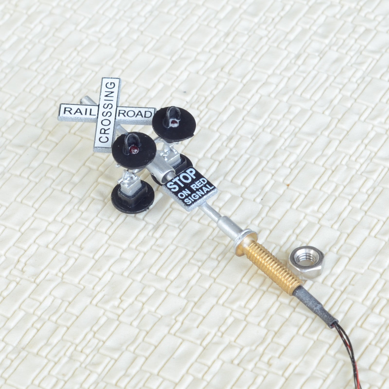2 x HO Scale Railroad Crossing Signals 4 LEDs made + Circuit board fla