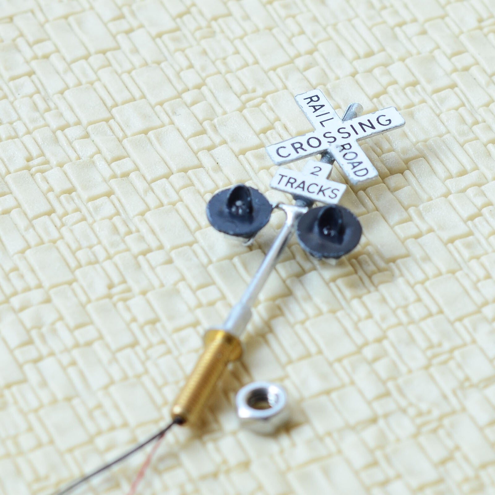 2 x HO scale railroad grade crossing signals + 1 circuit board flasher