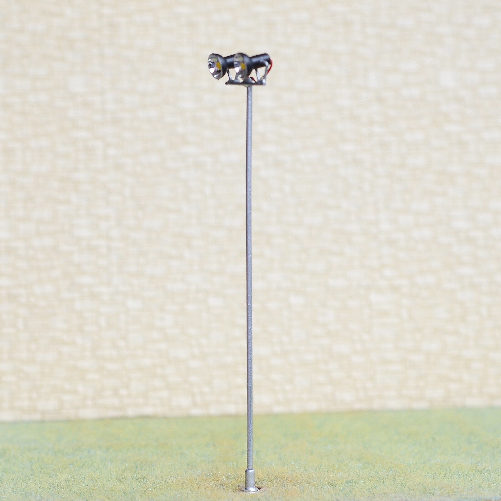 4 x OO / HO Scale LED spotlight model limelight projector street lamp