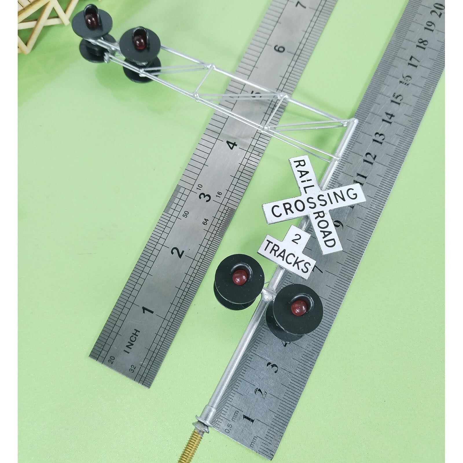 1 x O scale model cantilever grade crossing signal with gate arm barri
