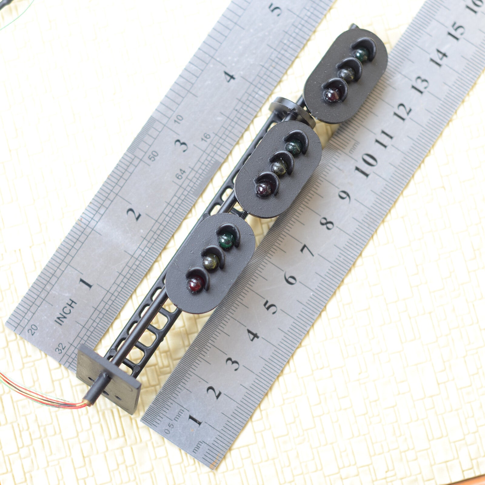 1 x O scale railroad block signals 3 target faces 3 aspects green/yell