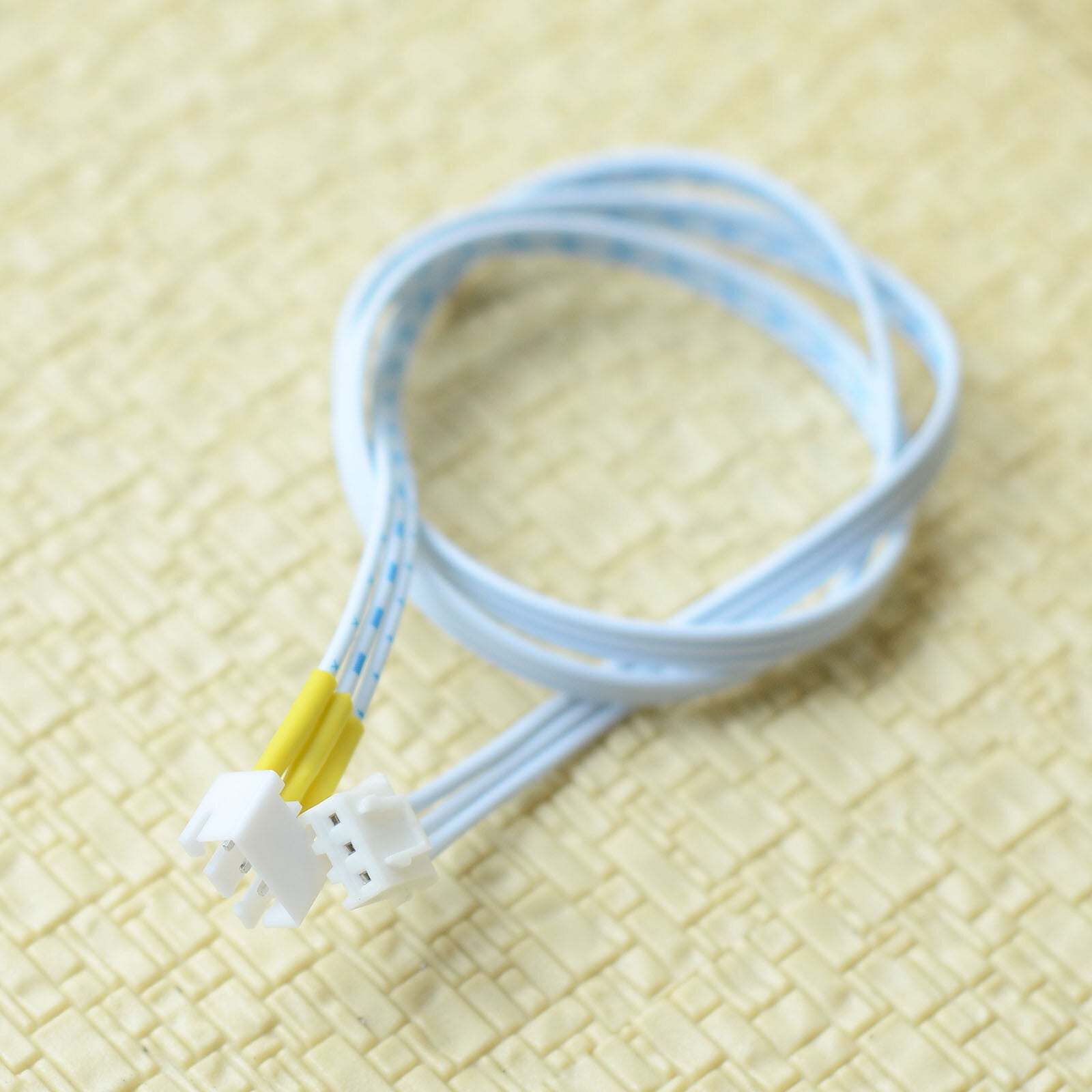 1 x extending wire with connector for controller IR sensor and power h