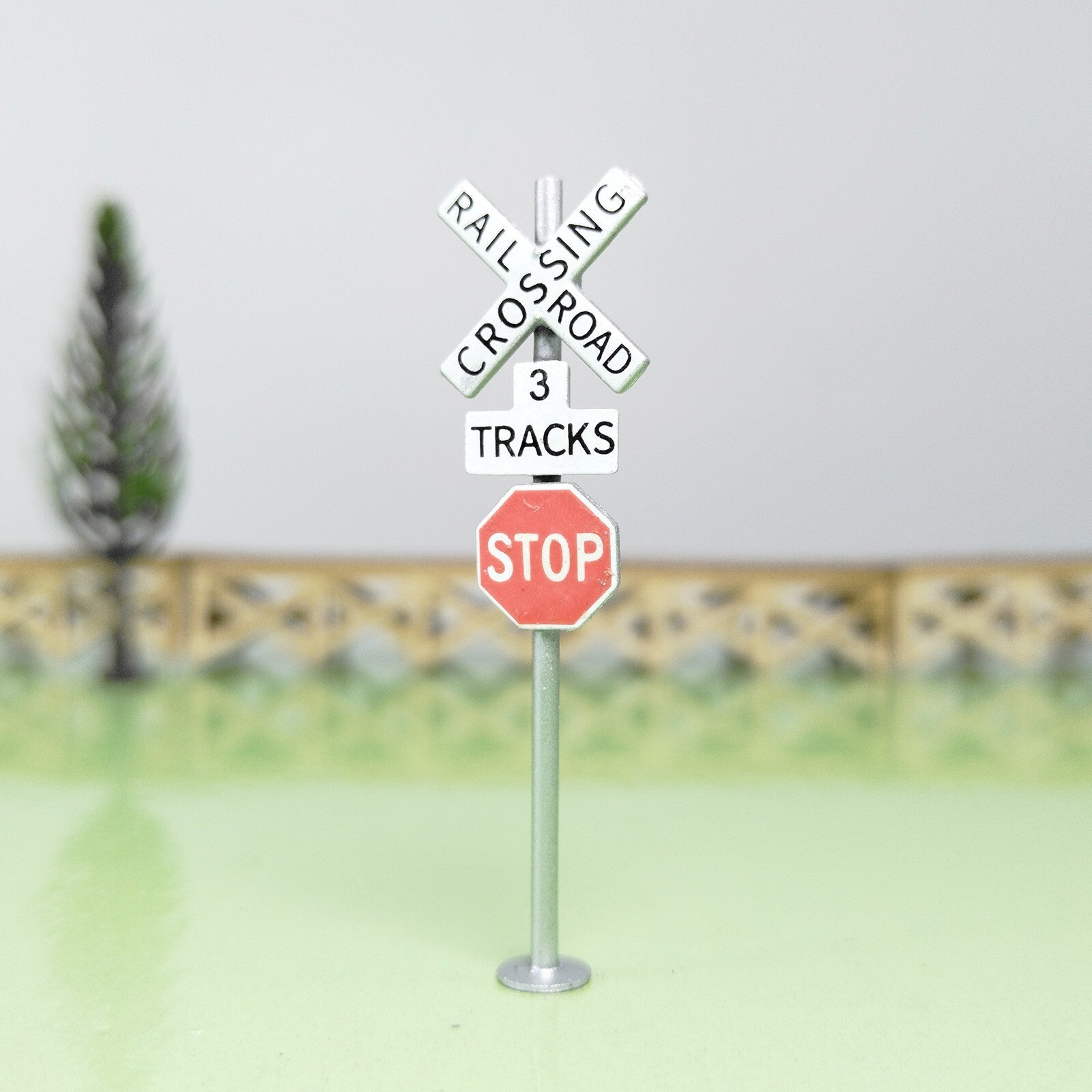 2 x HO scale railroad warning sign STOP crossing 3 TRACKS sign tracksi