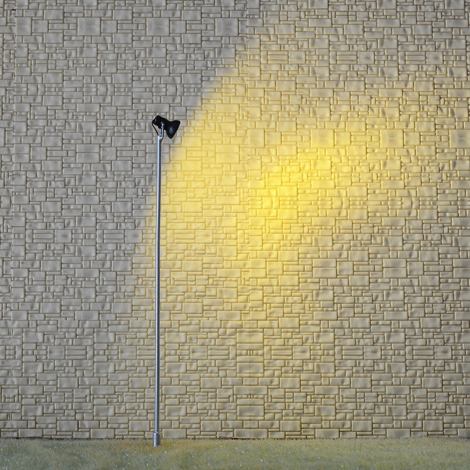 4 x OO / HO Scale LED spotlight model limelight projector street lamp