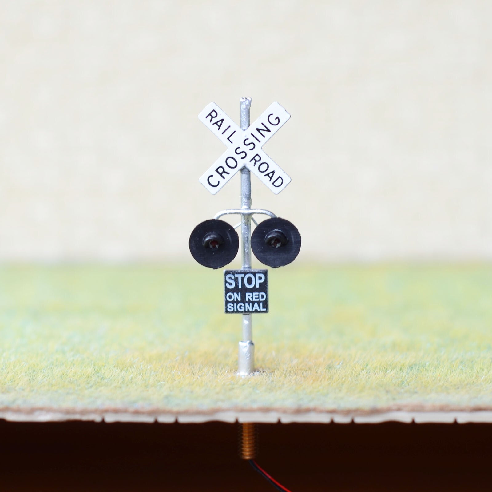 2 x HO scale railroad grade crossing signals + 1 circuit board flasher