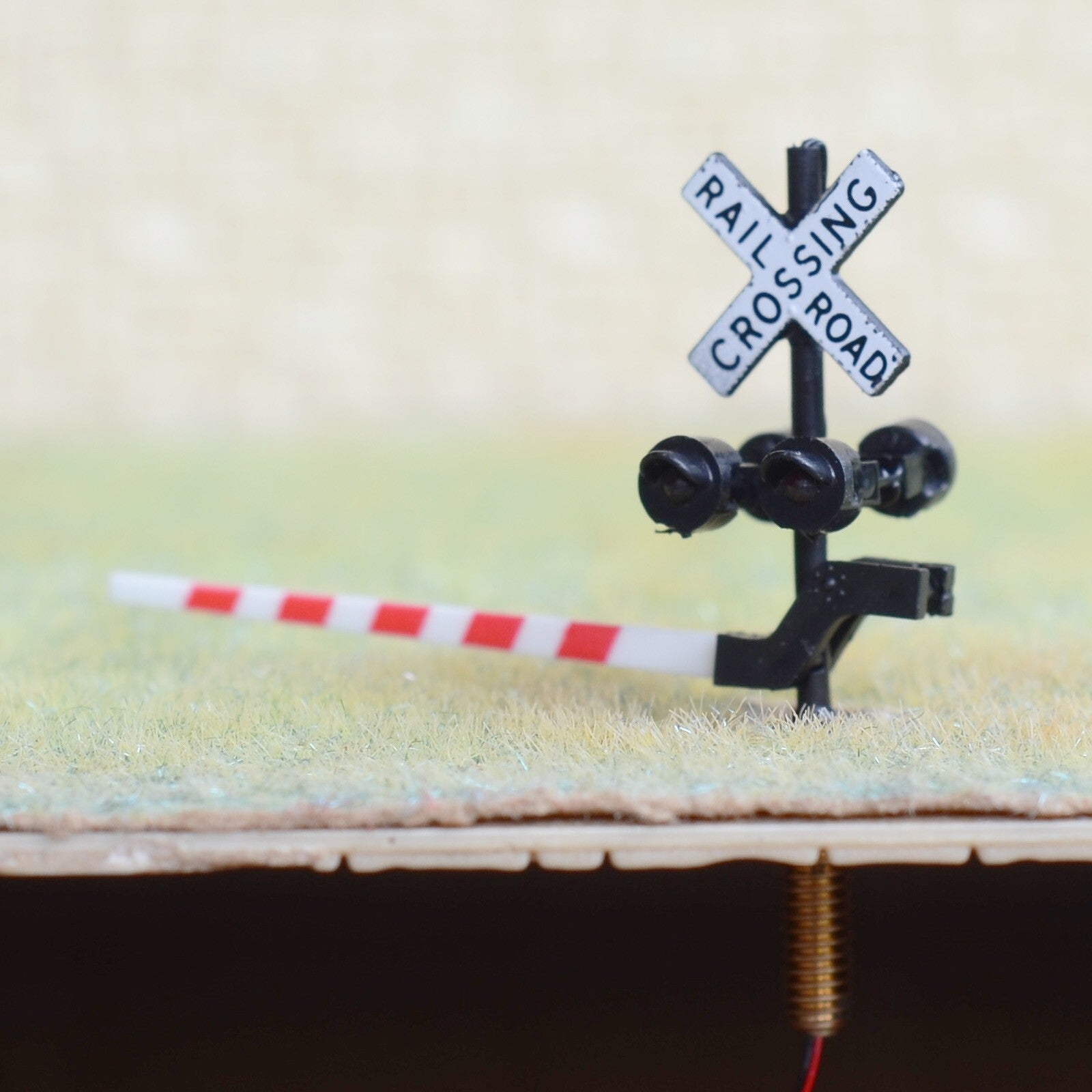 2 x N scale model grade crossing signal gate stop lever 4 heads + flas