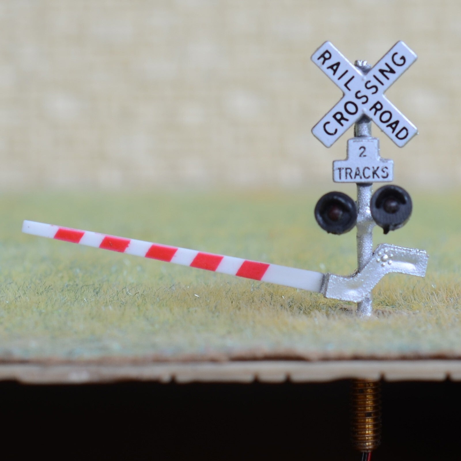 2 x N scale model grade crossing signal gate stop lever 2 track + flas