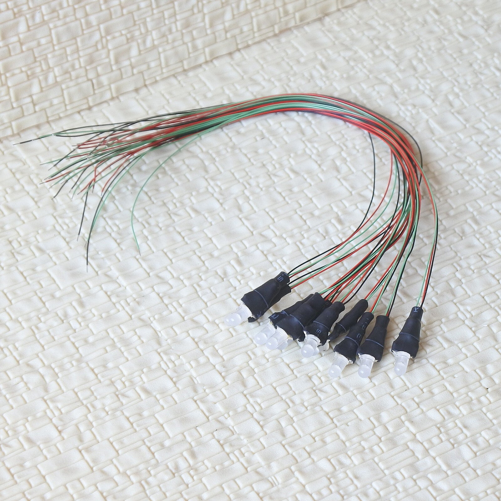 10 x pre-soldered 3mm bicolor LEDs common anode Red/Green wired 12V DC