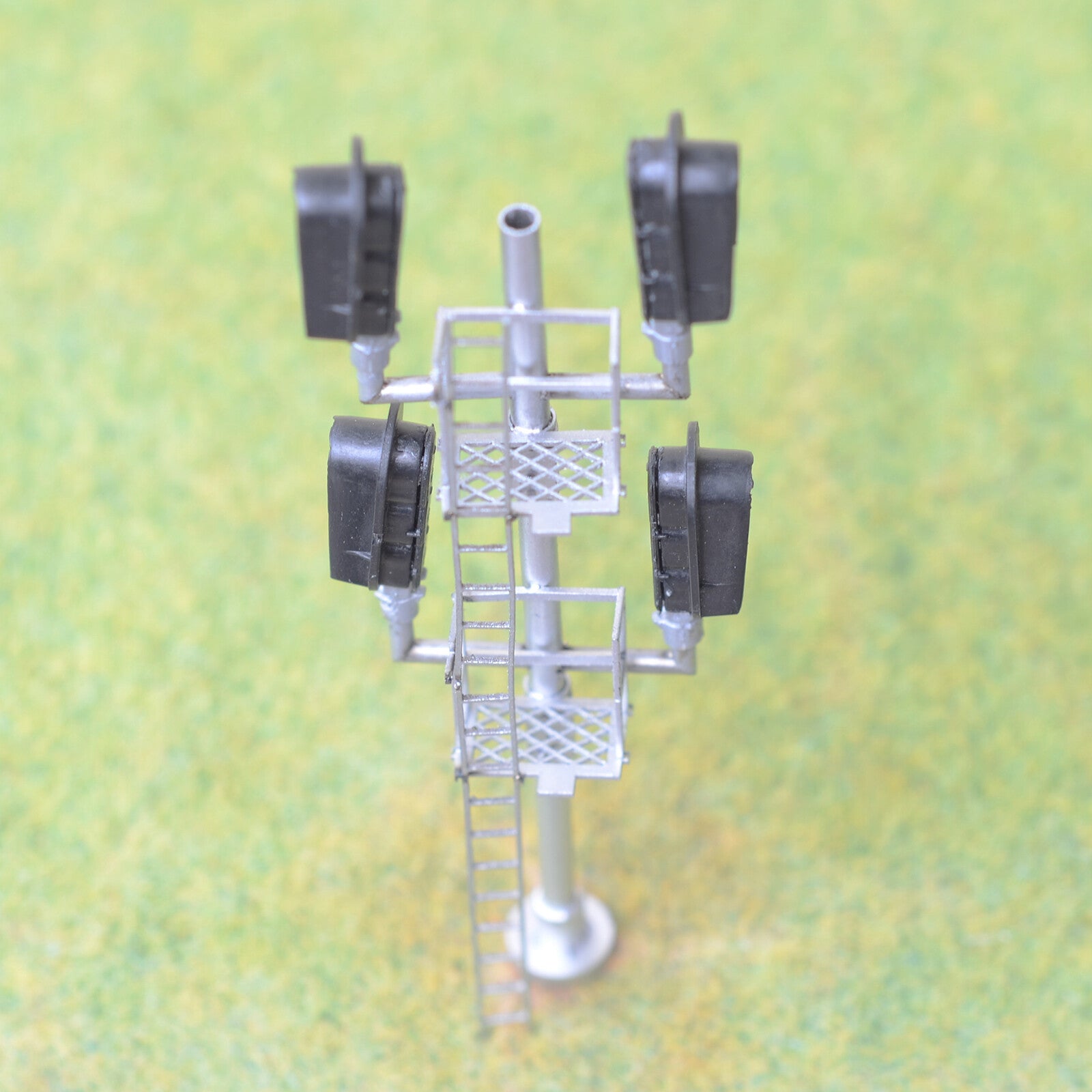 1 x HO scale 3 colors block signal sunshield 4 heads Darth Vader style