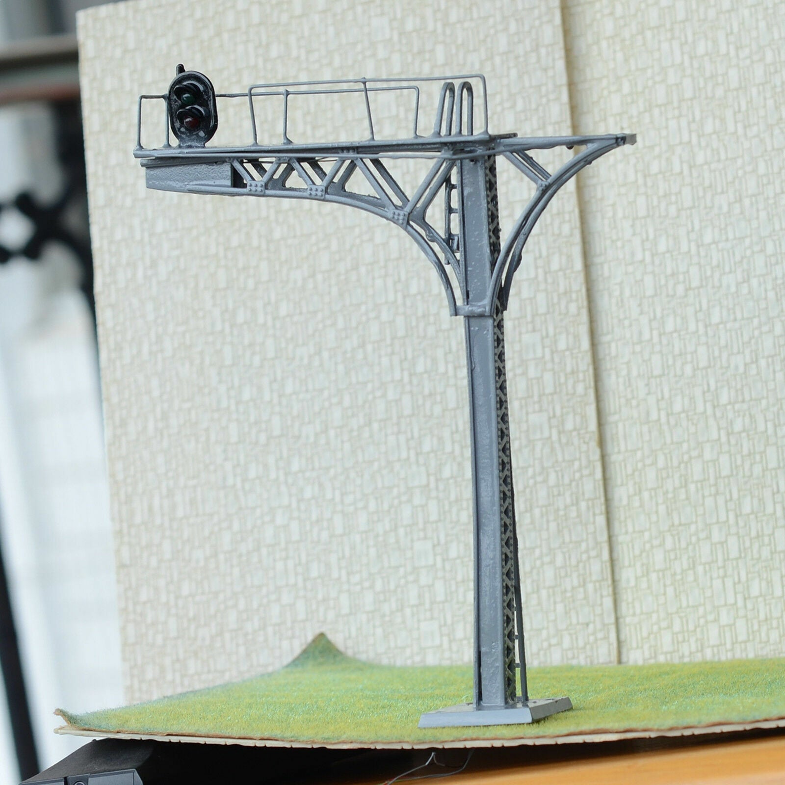 1 x O scale 1:48 cantilever block signal tower prewired LEDs 2 aspects