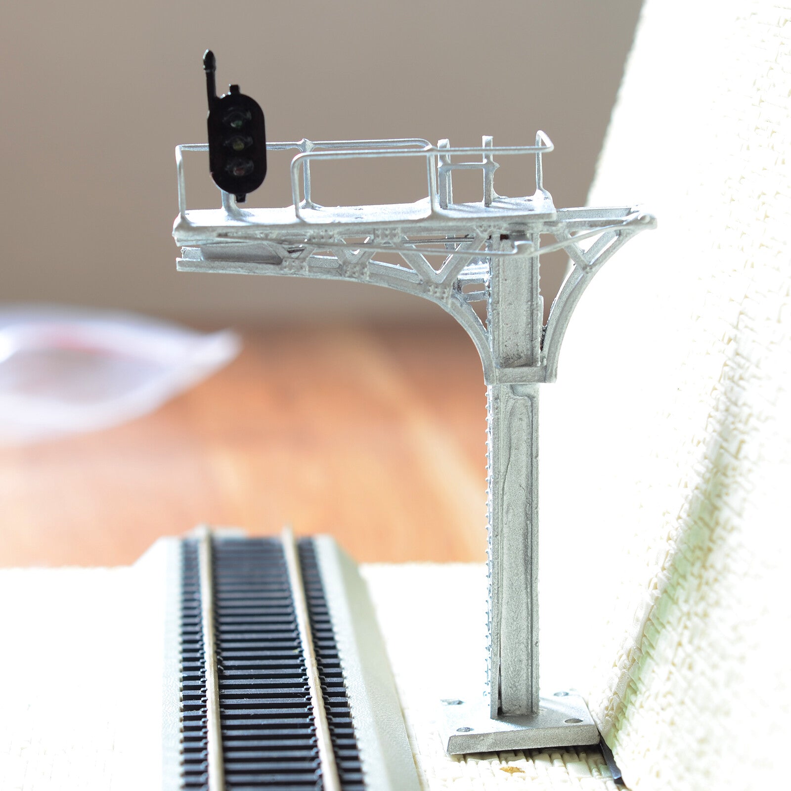 1 x HO / OO silver cantilever signal bridge LED 3 aspect single Track