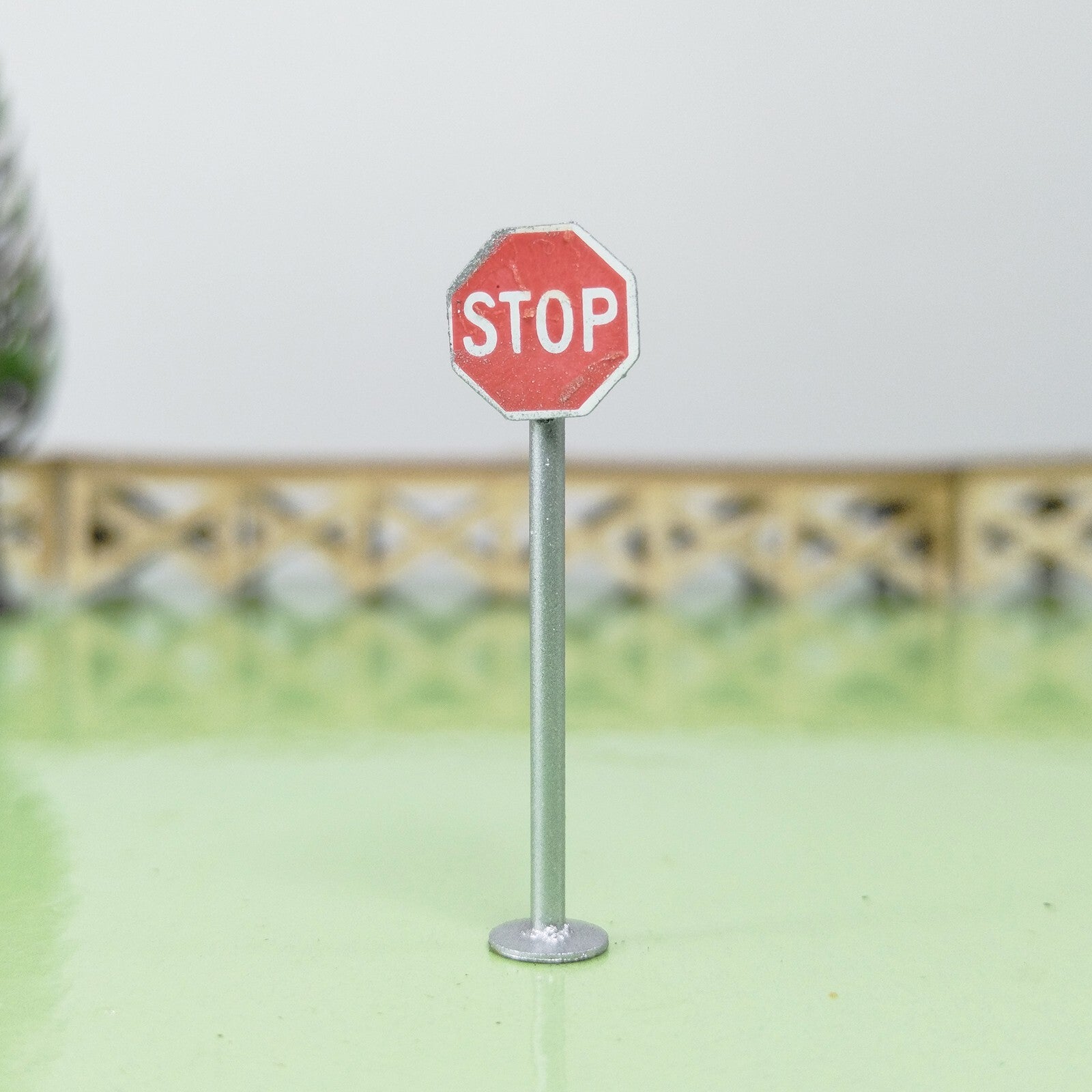 2 x HO scale railroad warning sign STOP sign trackside traffic sign #S