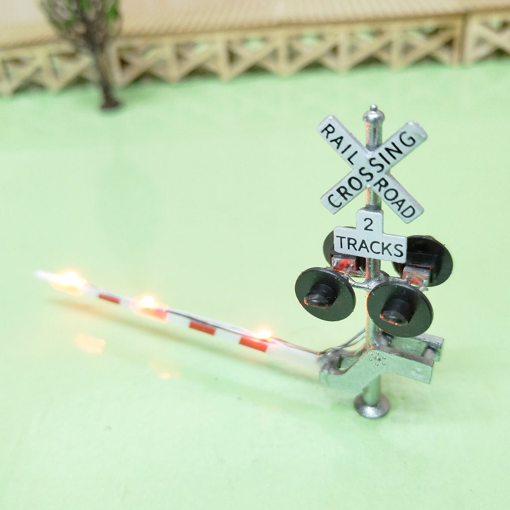 2 x HO scale railroad grade crossing signal gate light on barrier 2 tr