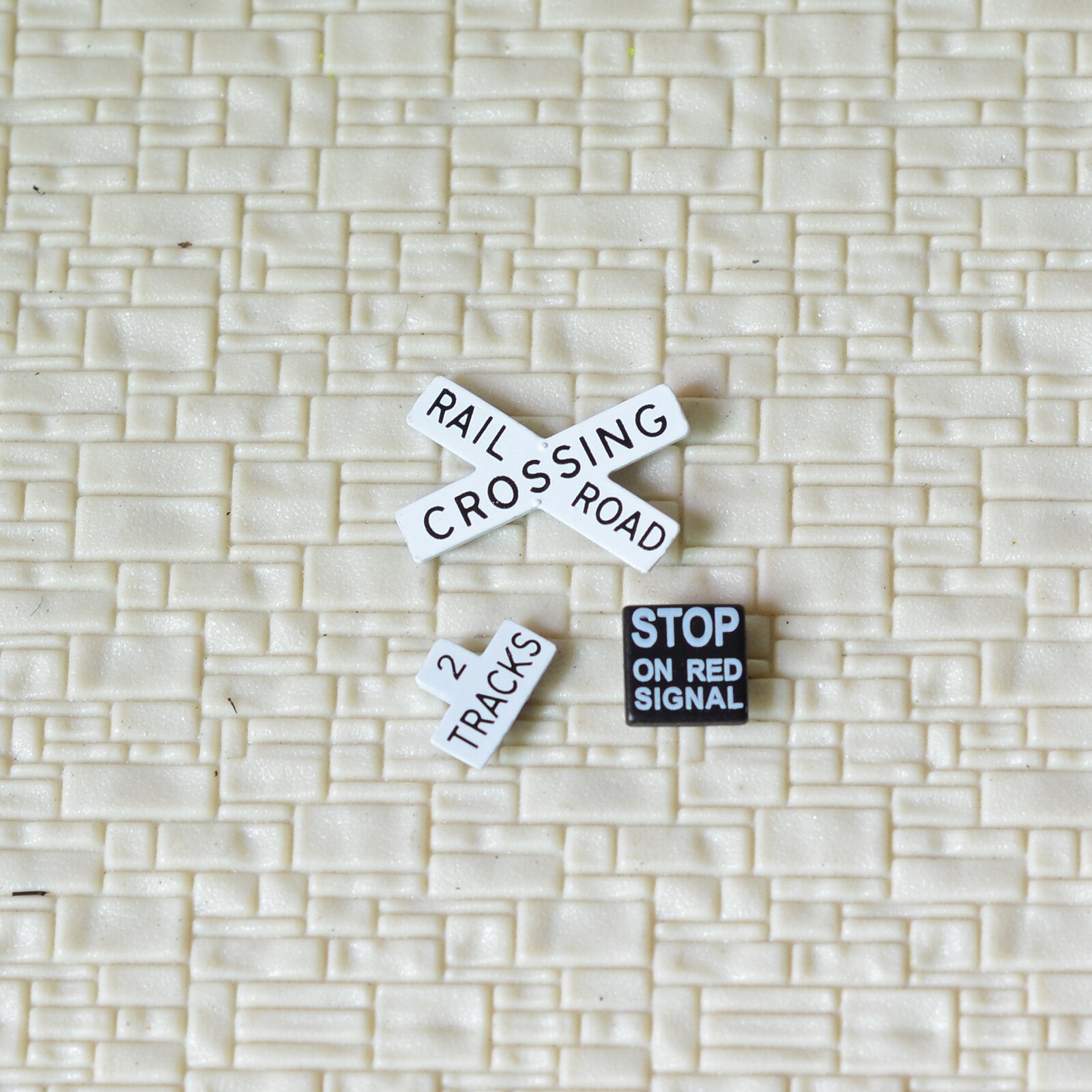 4 x HO / OO scale railroad crossing signals parts crossing bulk signs