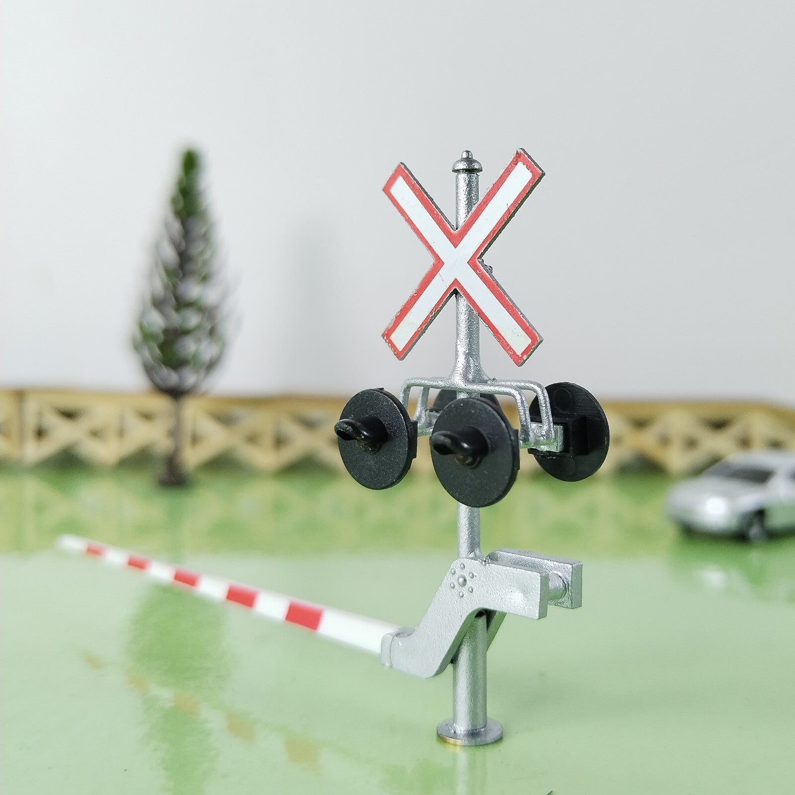 2 x HO scale railroad Canadian grade crossing signal arm gate stop lev