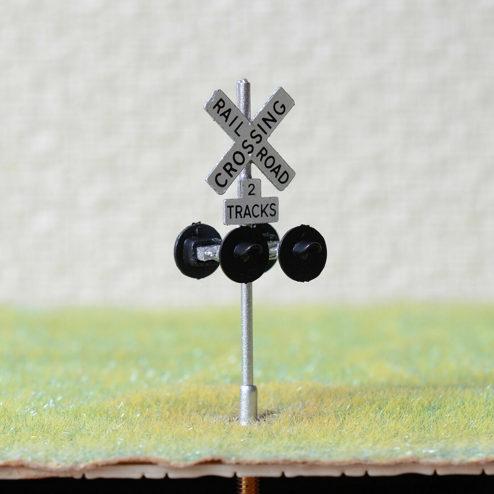 1 x HO scale railroad grade crossing signal 2 tracks LED made 4 target