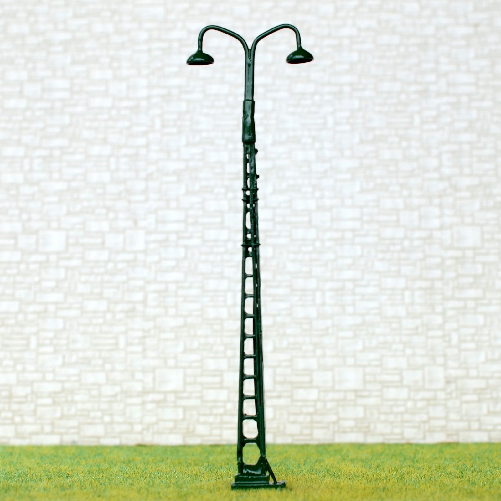 2 x OO / HO Scale Led mast tower light Model Railroad street Lamp post