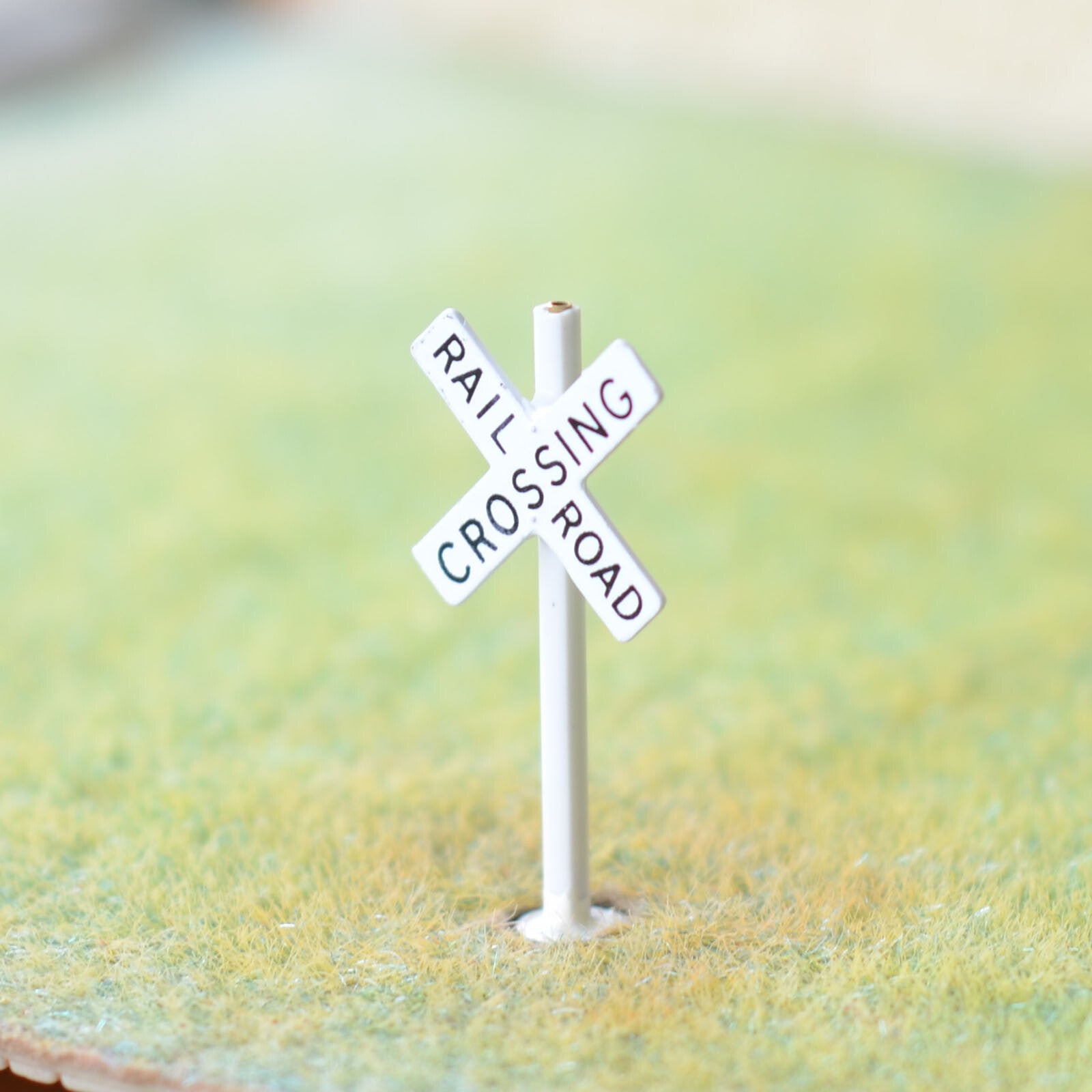 2 x HO scale railroad crossing warning sign CROSSBUCKS multi tracks me ...