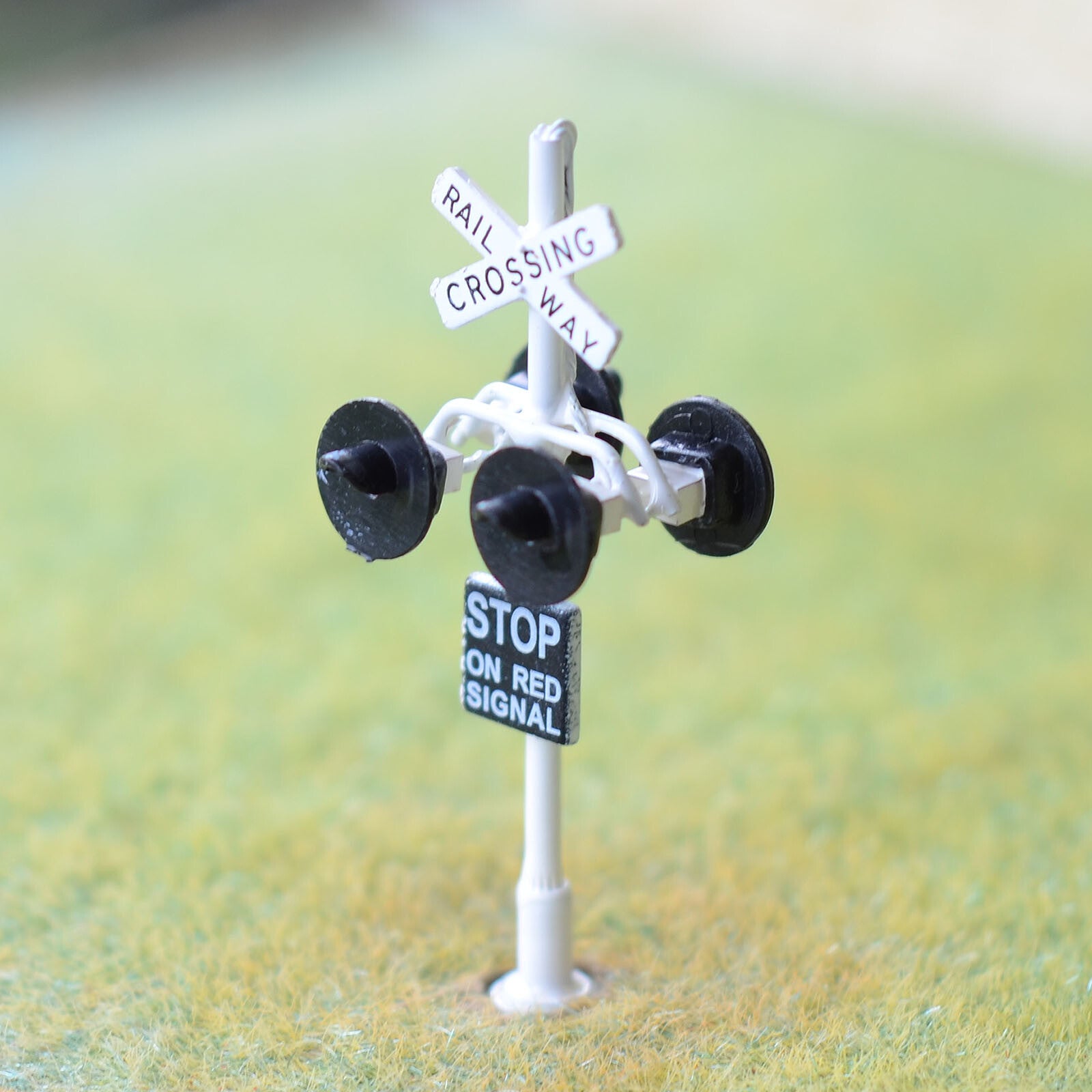 2 x HO scale model railway grade crossing signals + 1 circuit board fl