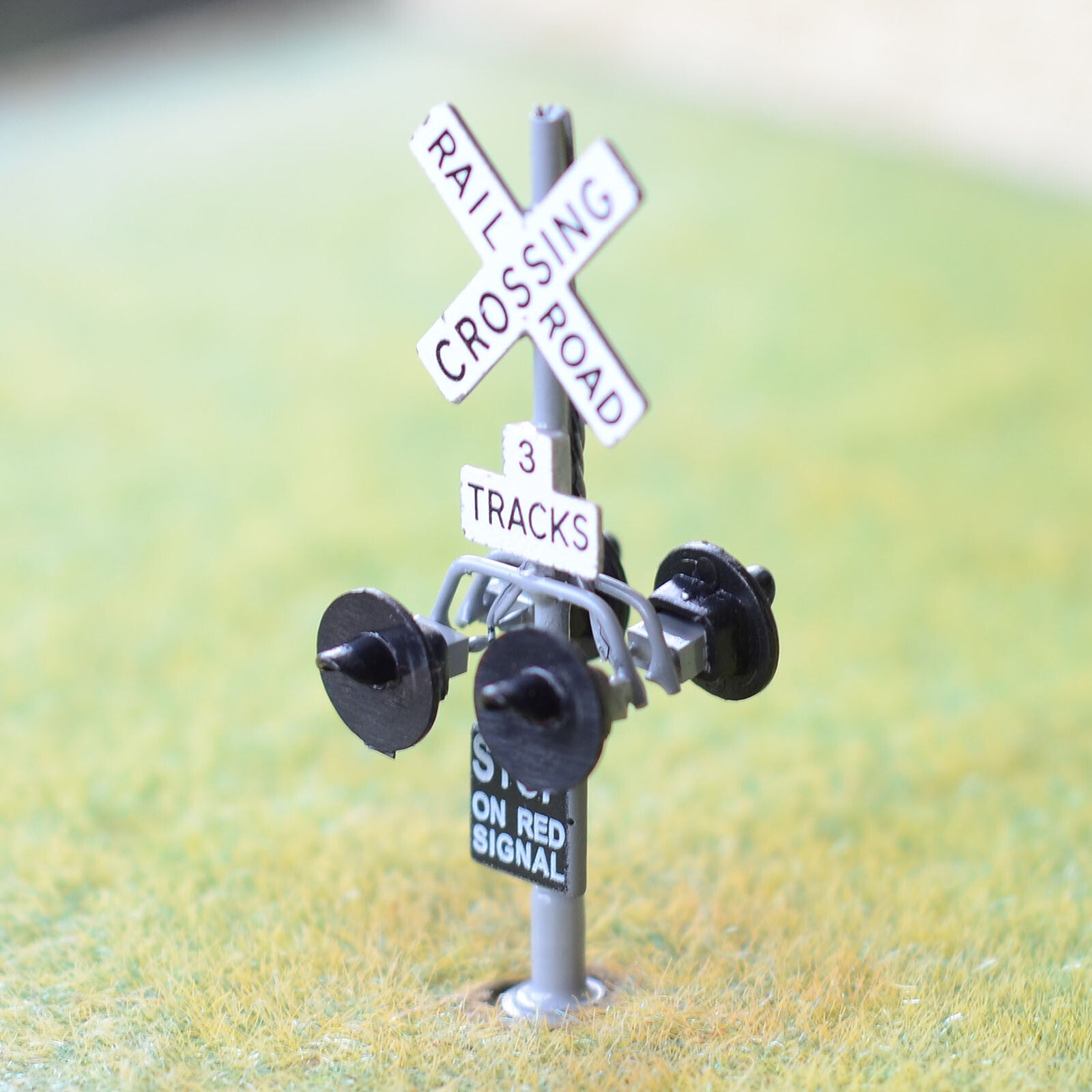 2 x HO scale 3 tracks grade crossing signals + 1 circuit board flasher