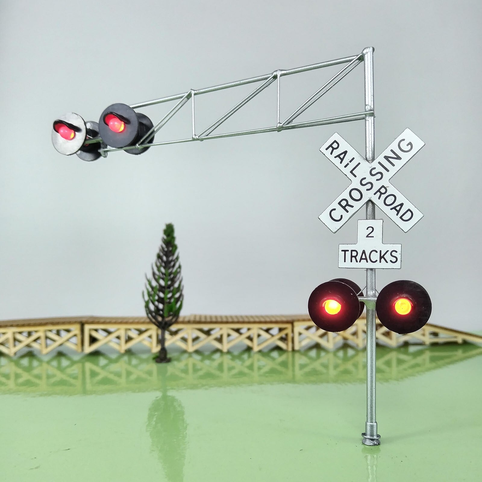 1 x O scale model cantilever grade crossing signal with gate arm barri