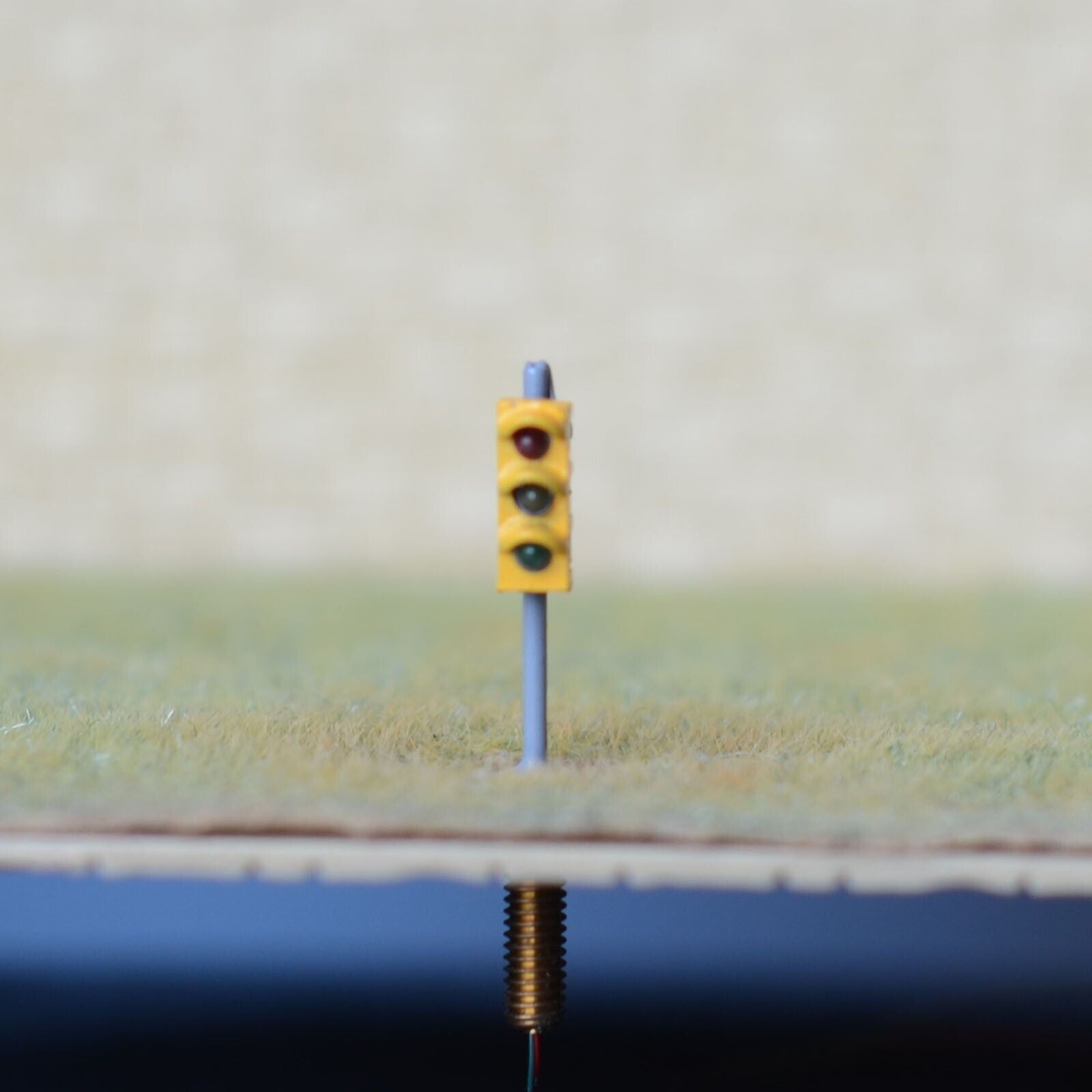 2 x traffic signal light N scale model railroad crossing walk pedestri