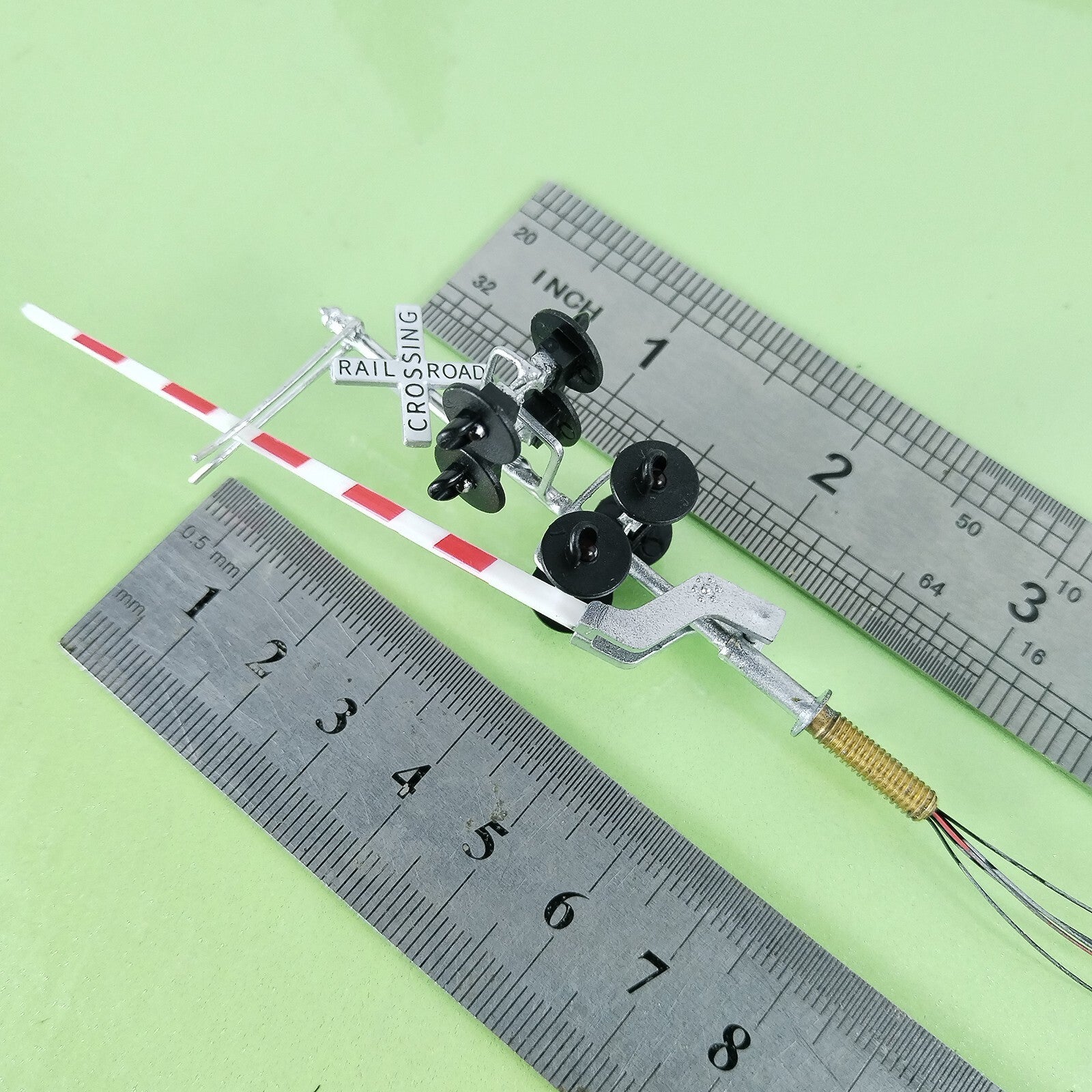 2 x HO scale railroad grade crossing signal with side assistant gate a